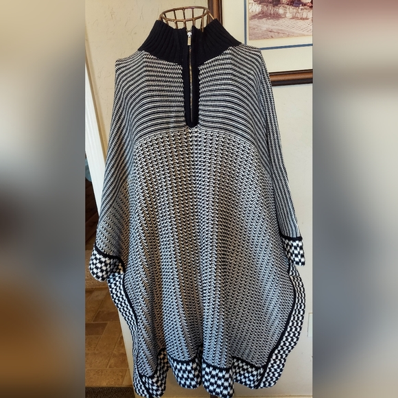 Liz Claiborne | Sweaters | Liz Claiborn Poncho | Poshmark